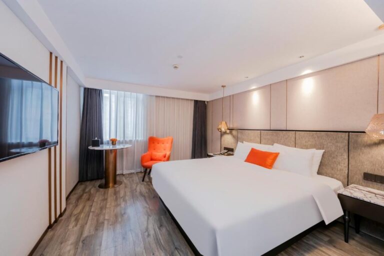 Yitel Premium (Shanghai people's Square Nanjing Road Pedestrian Street ...